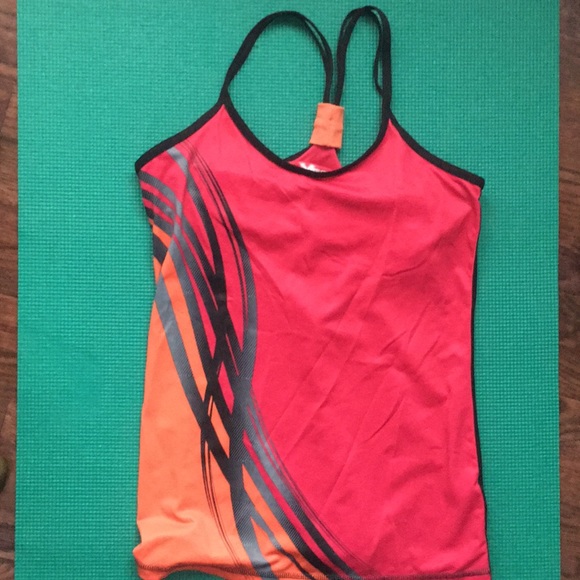 Xersion | Tops | Xersion Black Red White Gray Pattern Sports Top | Poshmark